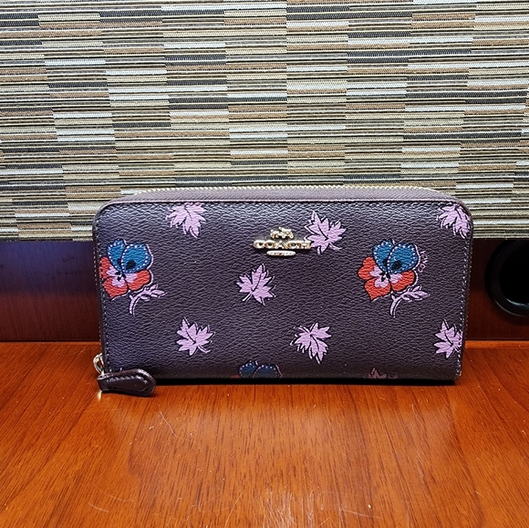 Coach | Bags | 33 Coach Signature Zip Around Floral Wallet | Poshmark